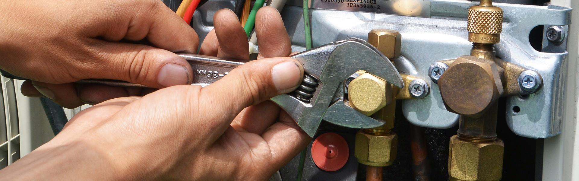 キュービクル導入でビジネスを加速！企業に最適な設置方法を探る | コラム | 大阪の電気工事なら株式会社キュービクルパートナーズ